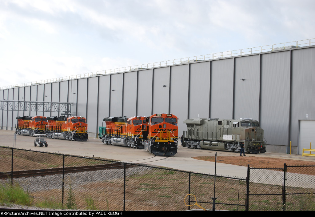 BNSF 8270,BNSF 8246, BNSF 8247, BNSF 8261, and BNSF 8260 all out and about getting prepared for ...